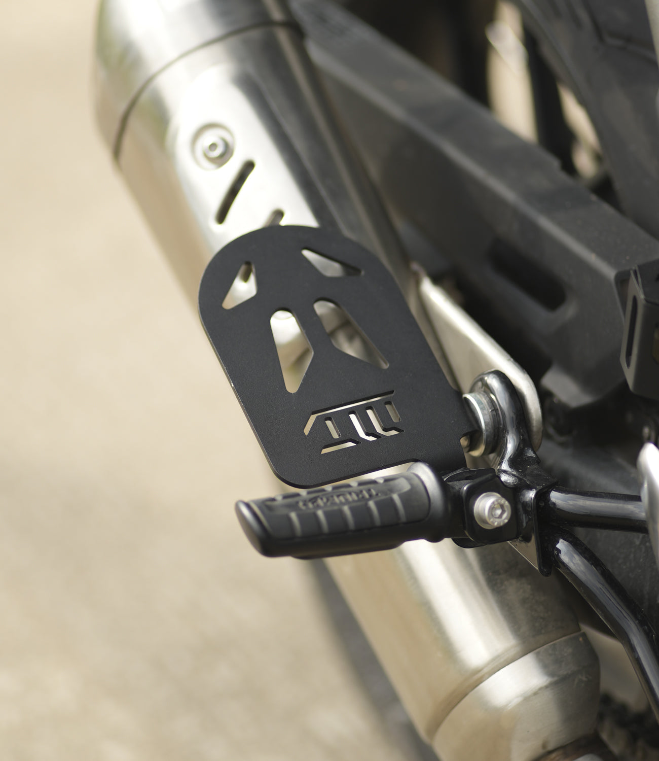 FOOTREST (SET) FOR TRIUMPH SPEED 400 – Moto Torque