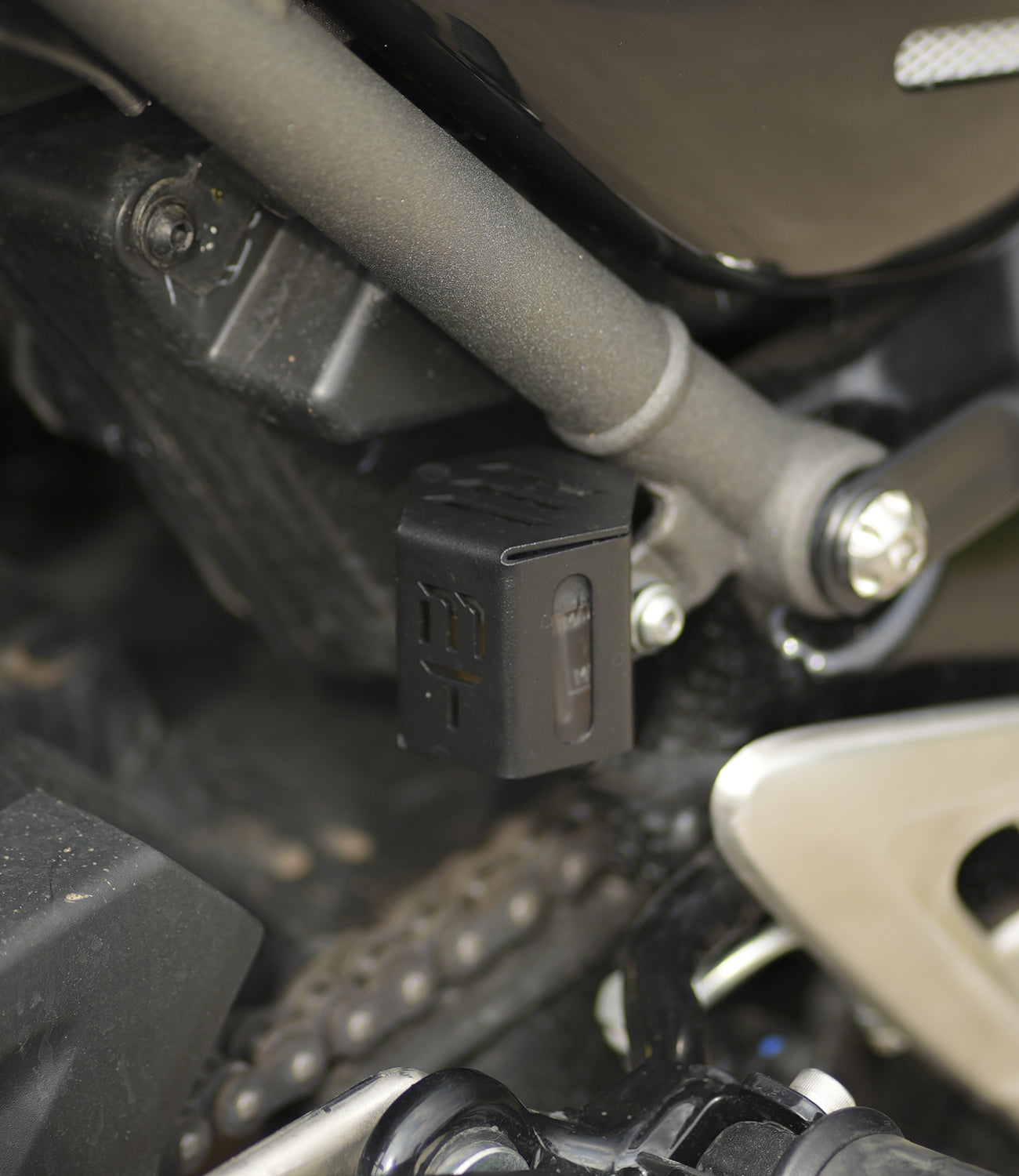 RESERVOIR OIL GUARD FOR TRIUMPH SPEED 400 – Moto Torque